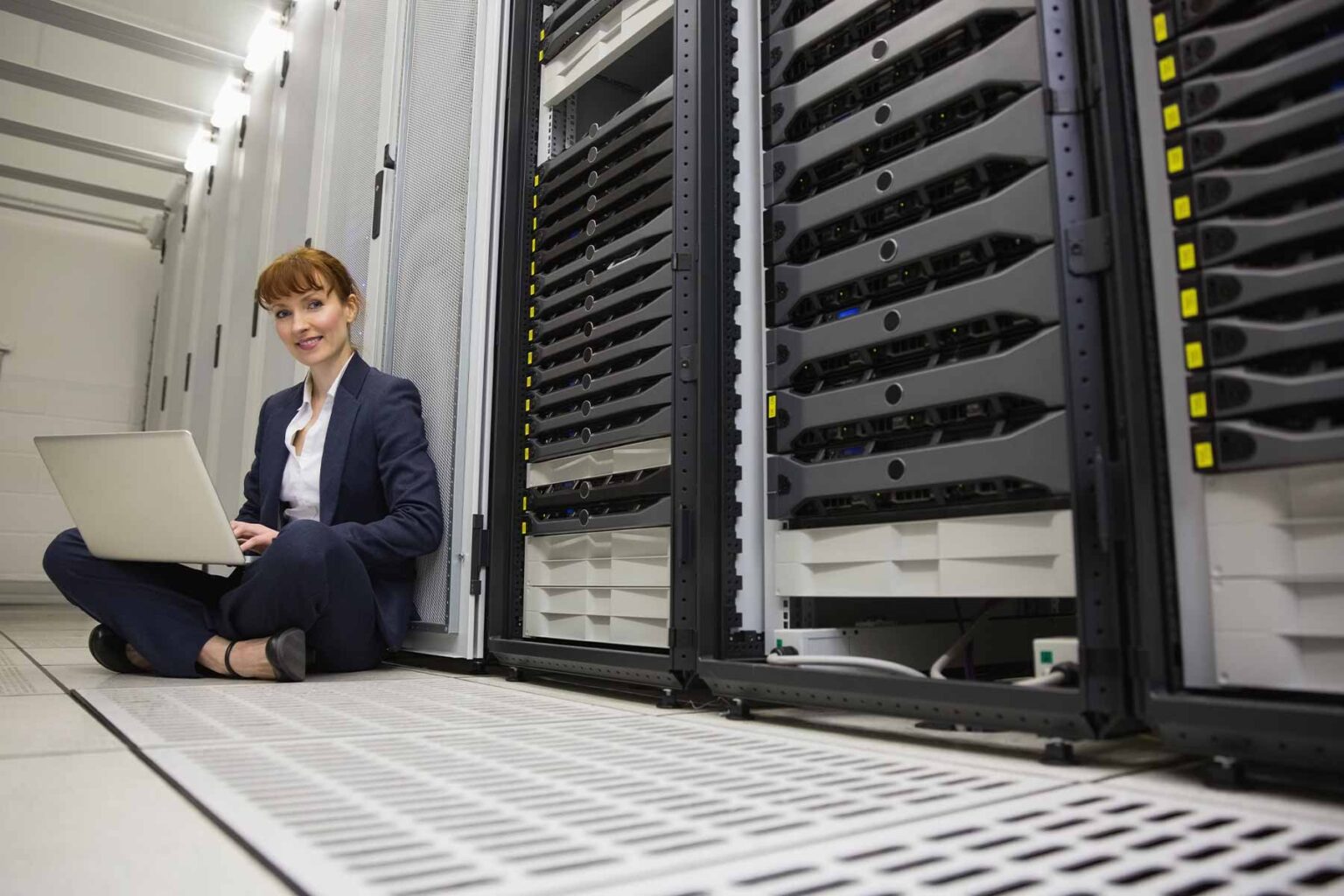 Access flooring system for data centers. Choosing the best tiles.